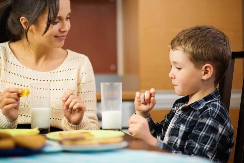30 Dinner Time Topics To Get The Family Talking