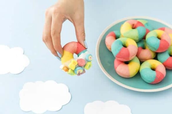 7 Adorable Rainbow Desserts