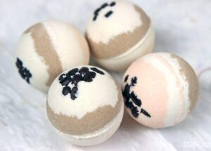 6 DIY Fall Bath Bombs