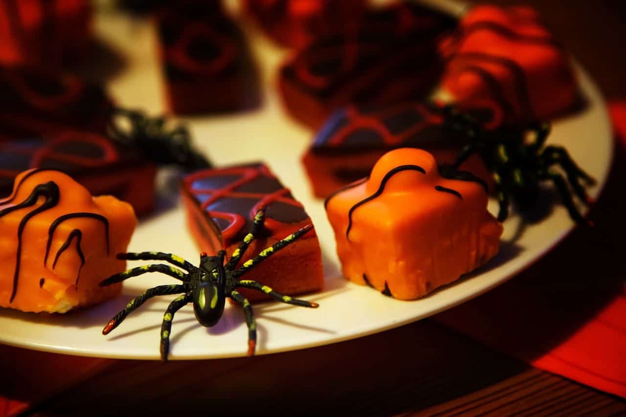 5 Fun And Spooky Ways To Celebrate Halloween At Home